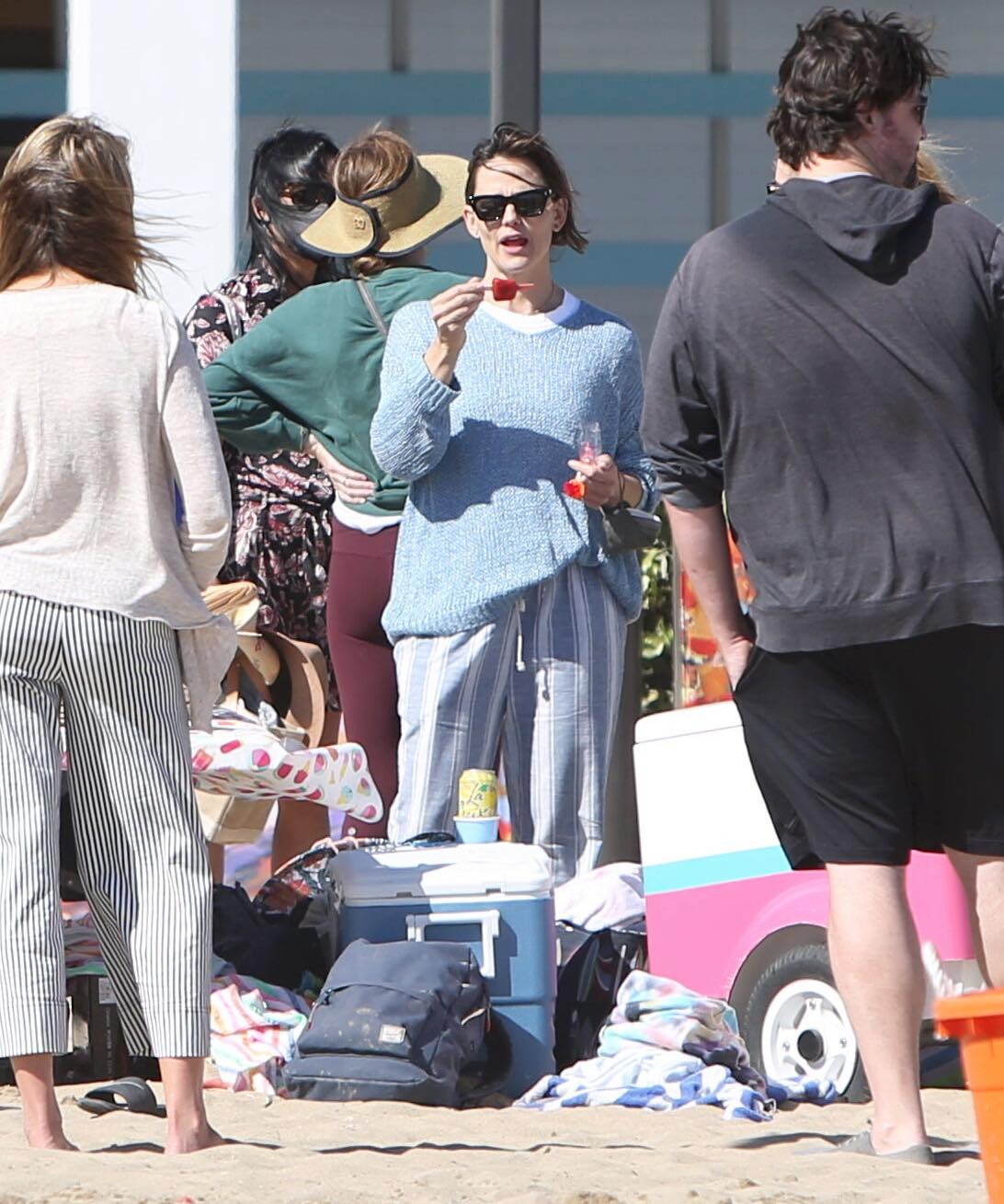 «Went out in pajamas and with disheveled hair!» The laid-back look of ...