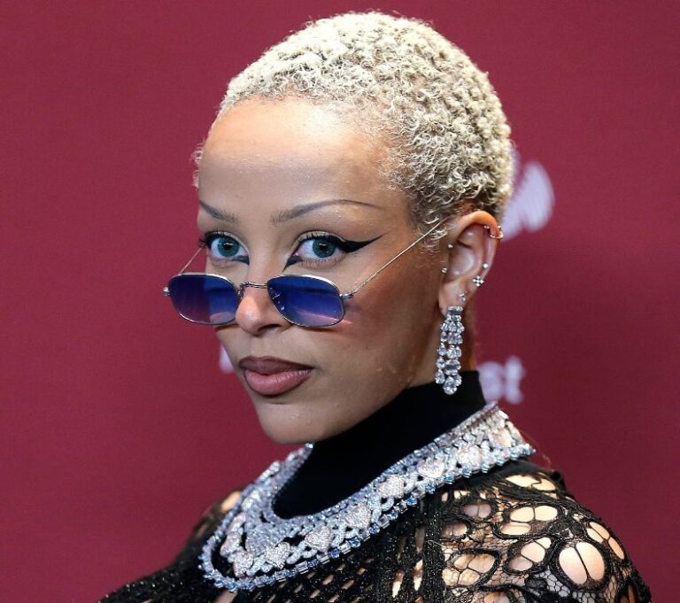 «You should definitely watch this!» Recent photos of Doja Cat in a ...