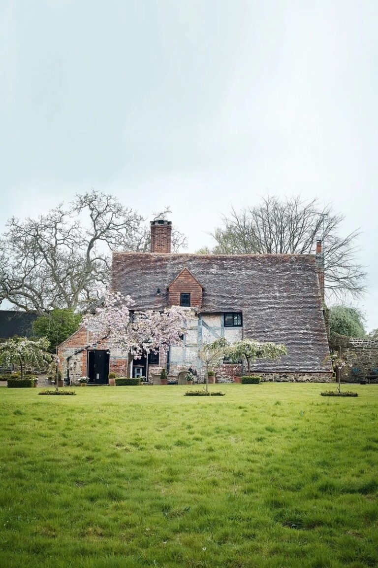 «A time machine!» No one believed this strangely-shaped house looked so ...