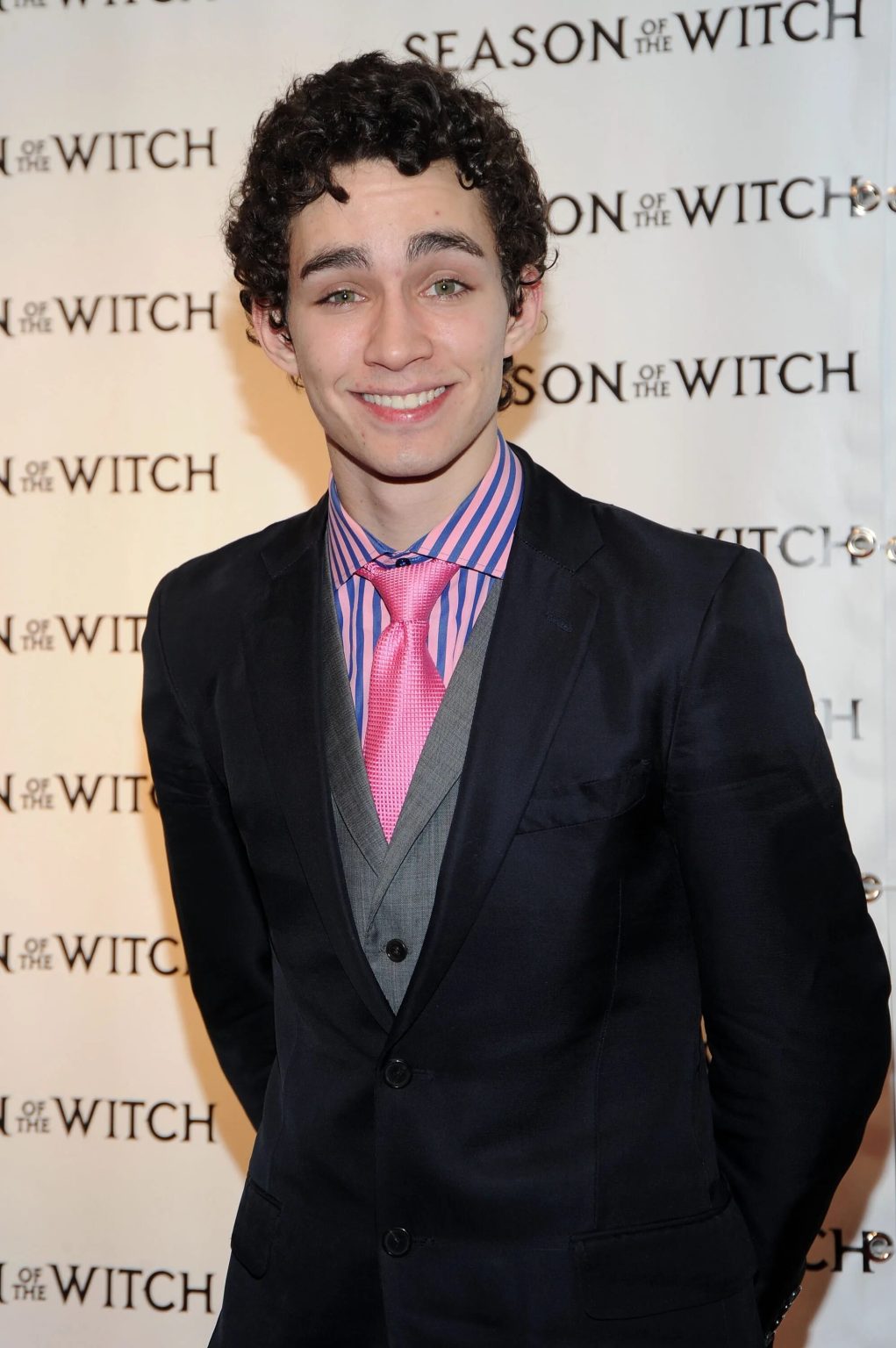 «Nathan in the 2000s and now!» This is how Robert Sheehan looks and ...