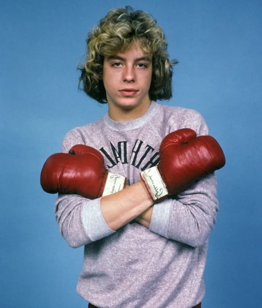 «With huge bags under the eyes, greyed beard and glasses!» This is what ...