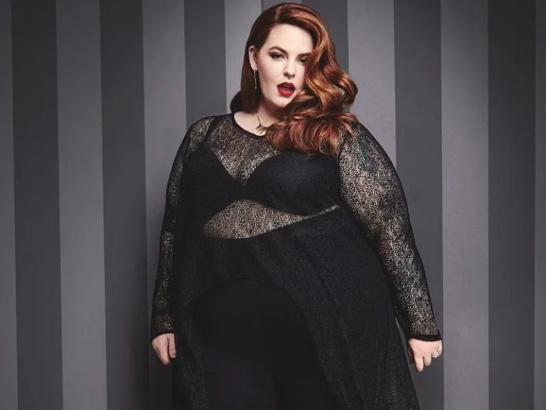 Tess Holliday Dares to Dazzle: Confident in a Bold Outfit! - Cute-Smile.com