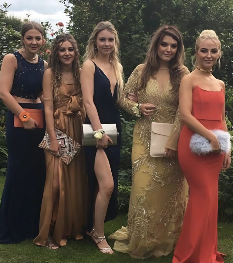 Five girls took a prom photo — but a tiny hidden detail later took the ...
