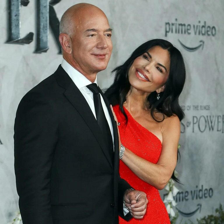 Jeff Bezos and Lauren Sánchez Spotted Dancing the Night Away in Ibiza ...