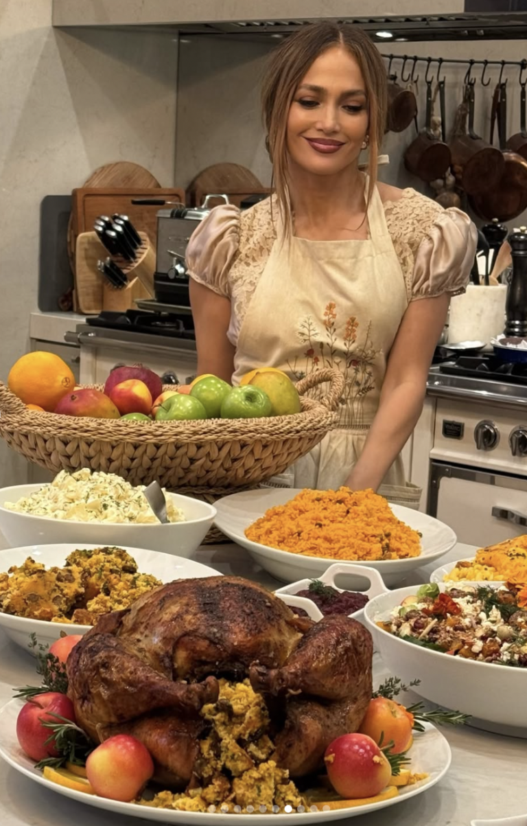 J.Lo Shows Off Her Thanksgiving Skills — and People Are Saying She ‘Won ...