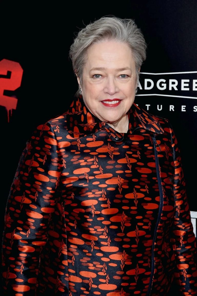 Kathy Bates Stuns the Red Carpet With a Transformation No One Saw ...