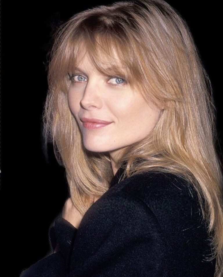 Michelle Pfeiffer Owns Paris Fashion Week in Velvet and Proves Style ...