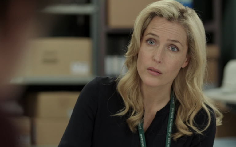 «Alder er bare et antall år for henne!» Slik ser Gillian Anderson ut ...