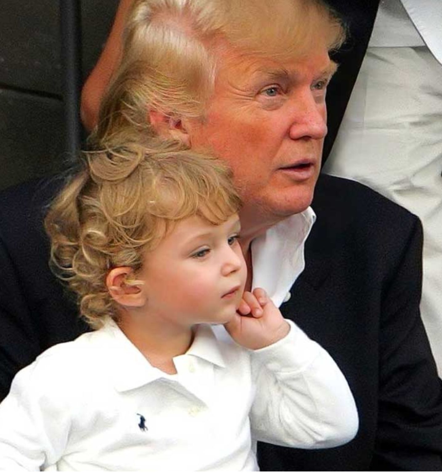 Donald Trumps yngste sønn rager over mengden — og fanger ...