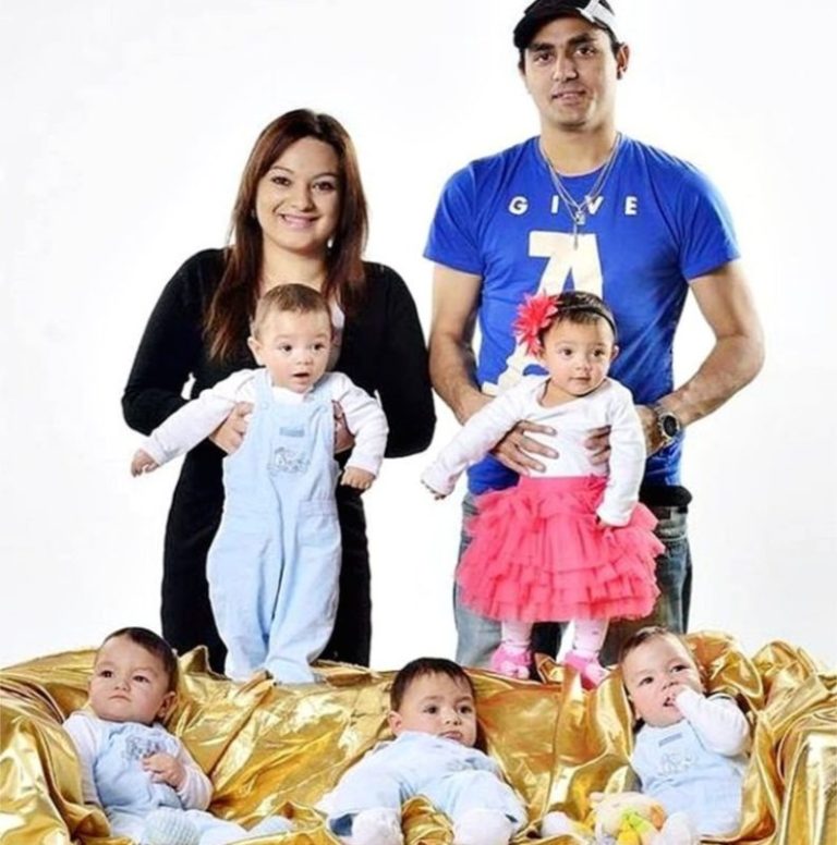 En 23 år gammel mor fødte babyer som er så sjeldne at de sies å komme ...