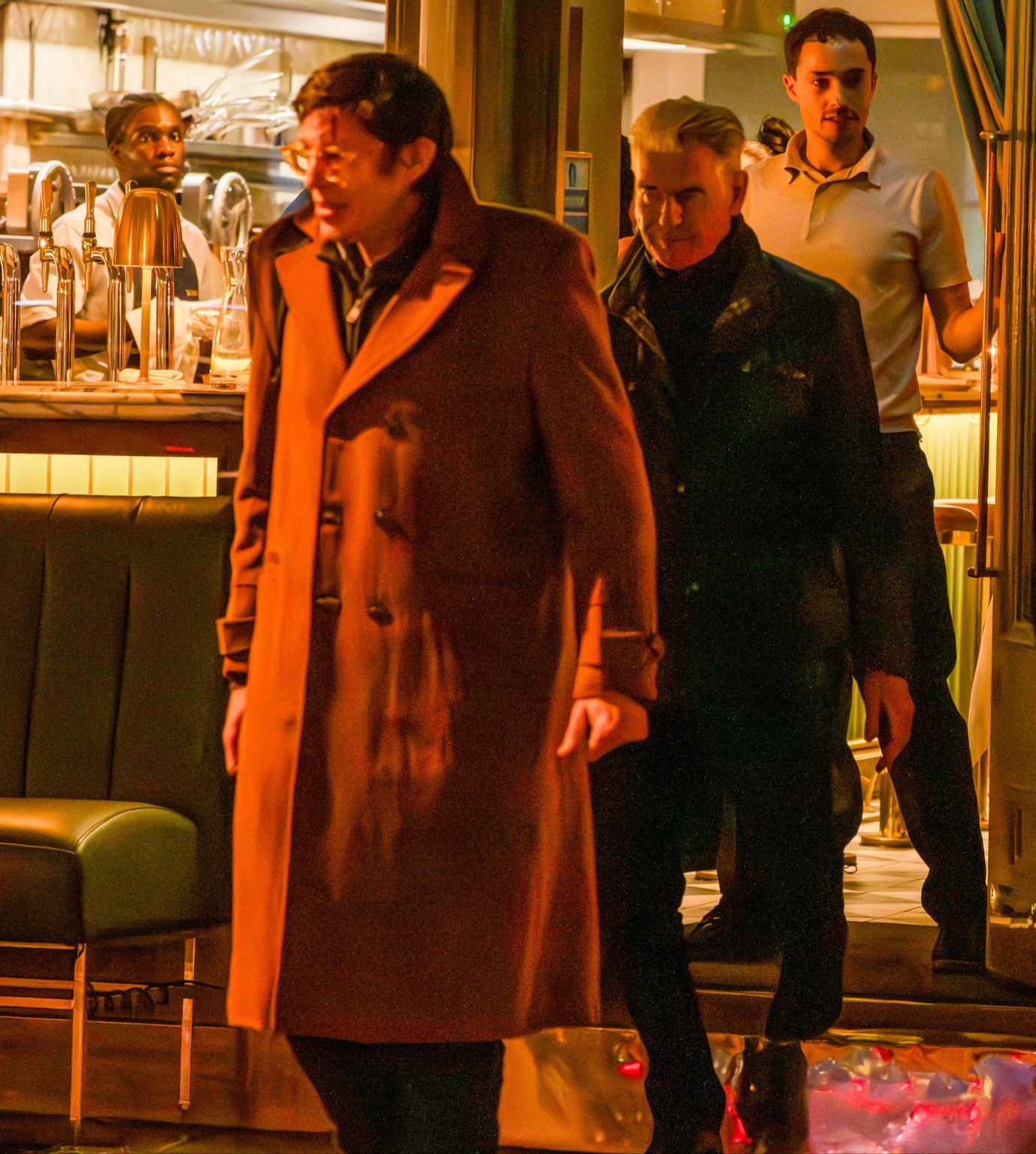 «20 år med stillhet – og så plutselig dette!» Pierce Brosnan dukket opp offentlig sammen med ...