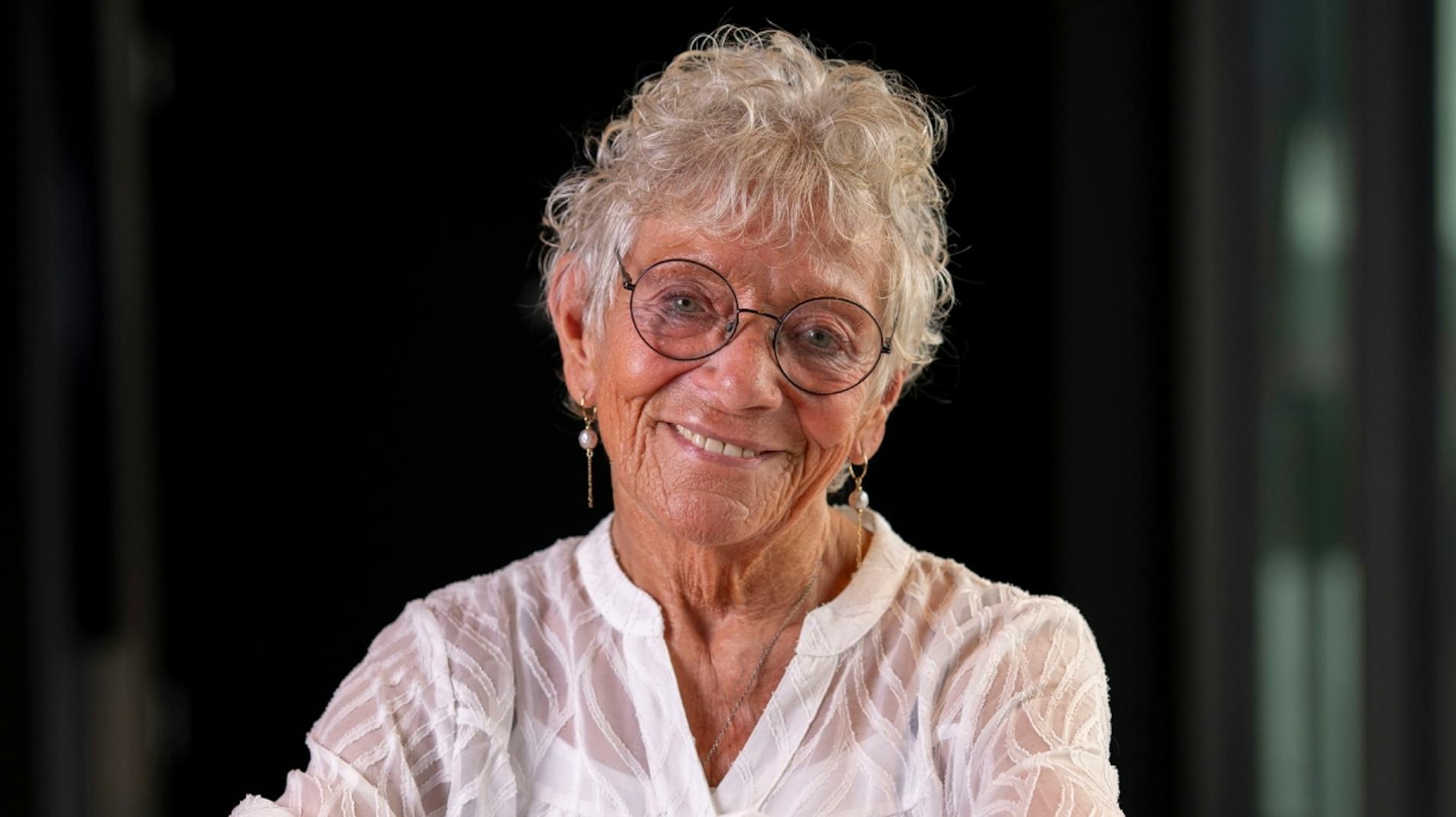 79-årige Kirsten fra Hotel Romantik stjal blikkene på den røde løber ...