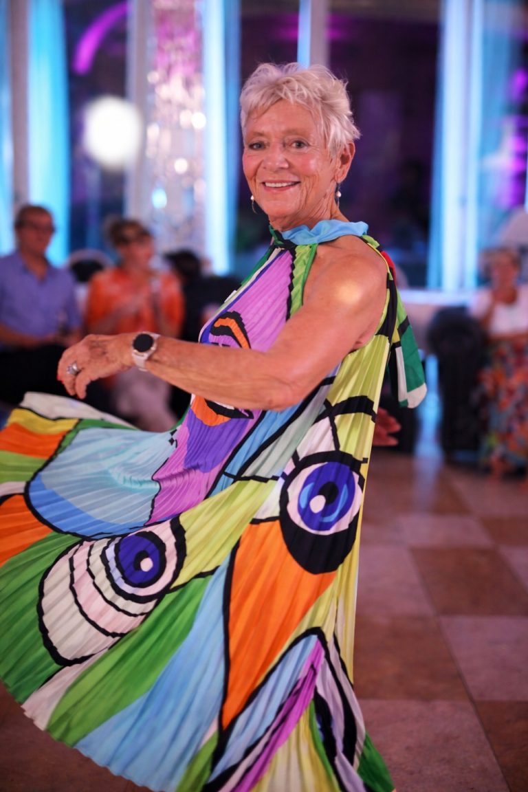 79-årige Kirsten fra Hotel Romantik stjal blikkene på den røde løber ...