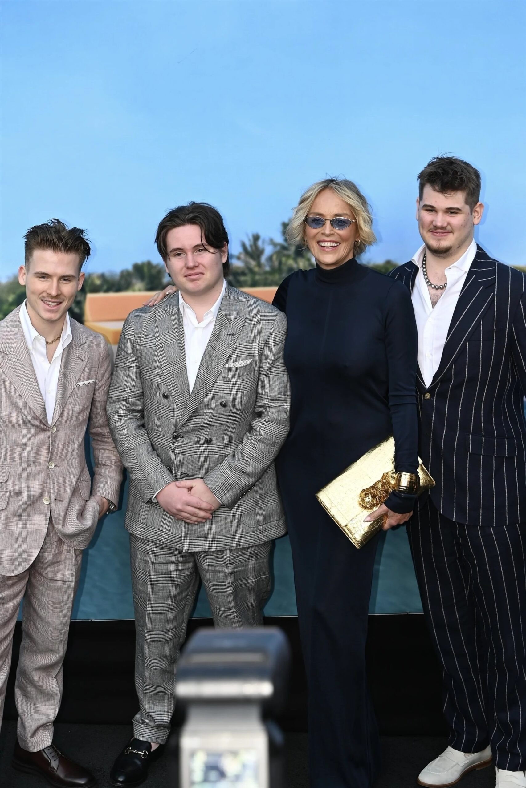 Sharon Stone rijetko se pojavljuje u javnosti sa sva tri posvojena sina ...