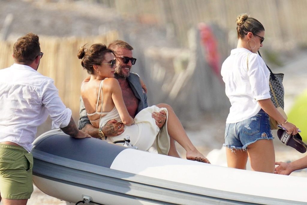 „A valóság kontra a közösségi média!” Victoria és David Beckham botrányos fotói a címlapokra ...